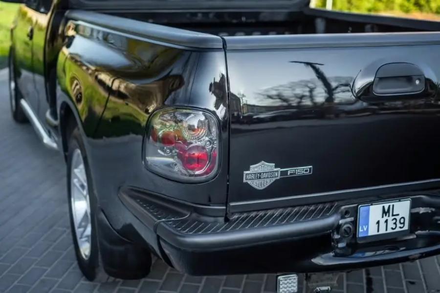 Melns Ford F-150 2000 Liepāja, ar dzinēja tilpumu 5.40 L un nobraukumu 223 tūkst. km par 14444 €, foto 12 vietnē AUTOMOTO.COM.LV