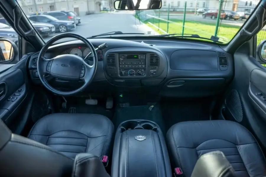 Melns Ford F-150 2000 Liepāja, ar dzinēja tilpumu 5.40 L un nobraukumu 223 tūkst. km par 14444 €, foto 13 vietnē AUTOMOTO.COM.LV