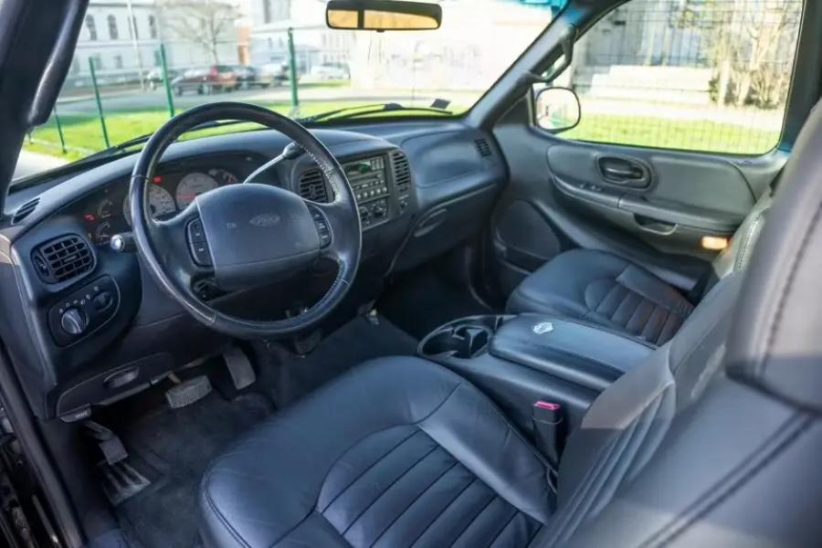 Melns Ford F-150 2000 Liepāja, ar dzinēja tilpumu 5.40 L un nobraukumu 223 tūkst. km par 14444 €, foto 14 vietnē AUTOMOTO.COM.LV