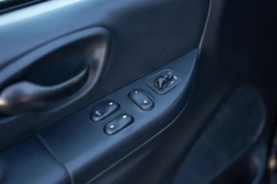 Melns Ford F-150 2000 Liepāja, ar dzinēja tilpumu 5.40 L un nobraukumu 223 tūkst. km par 14444 €, foto 24 vietnē AUTOMOTO.COM.LV