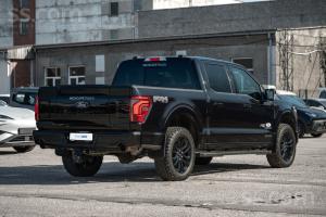Melns Ford F-150 2025 Rīga, ar dzinēja tilpumu 3.50 L un nobraukumu 15 tūkst. km par 74990 €, foto 7 vietnē AUTOMOTO.COM.LV