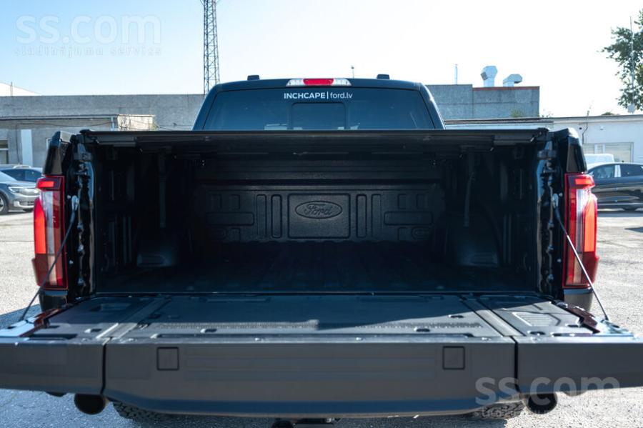 Melns Ford F-150 2025 Rīga, ar dzinēja tilpumu 3.50 L un nobraukumu 15 tūkst. km par 74990 €, foto 9 vietnē AUTOMOTO.COM.LV