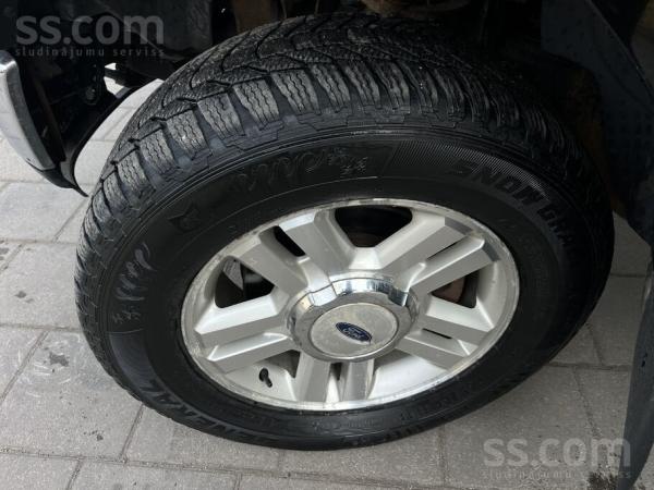 Black Ford F-150 2004 in Riga, with an engine capacity of 5.40 L and mileage of 0 thousand km for 7490 €, photo 7 on AUTOMOTO.COM.LV