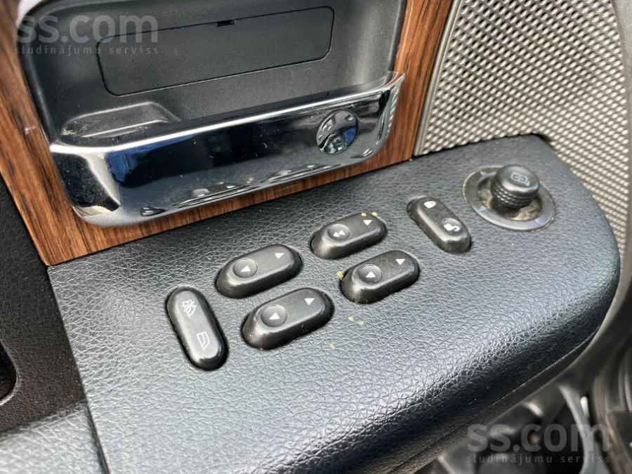 Black Ford F-150 2004 in Riga, with an engine capacity of 5.40 L and mileage of 0 thousand km for 7490 €, photo 15 on AUTOMOTO.COM.LV