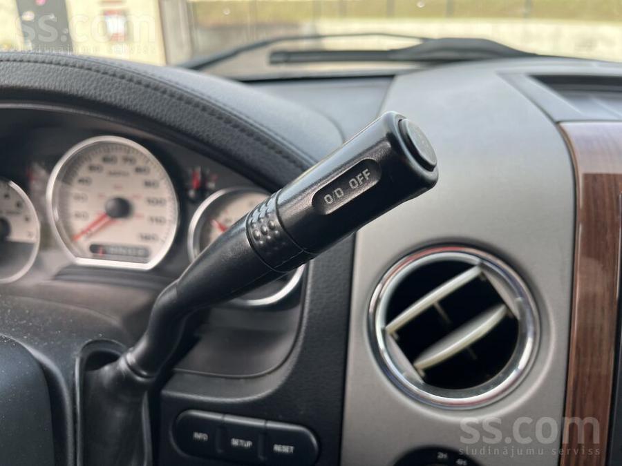 Black Ford F-150 2004 in Riga, with an engine capacity of 5.40 L and mileage of 0 thousand km for 7490 €, photo 17 on AUTOMOTO.COM.LV