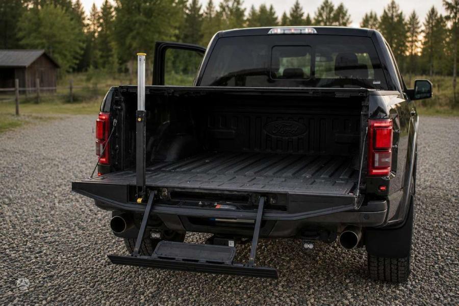 Melns Ford F-150 2018 Panevēža, ar dzinēja tilpumu 3.49 L un nobraukumu 117 tūkst. km par 49000 €, foto 8 vietnē AUTOMOTO.COM.LV