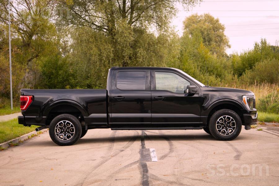 Black Ford F-150 2022 in Riga, with an engine capacity of 3.50 L and mileage of 25 thousand km for 45000 €, photo 4 on AUTOMOTO.COM.LV