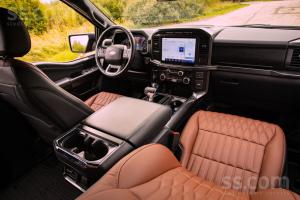 Black Ford F-150 2022 in Riga, with an engine capacity of 3.50 L and mileage of 25 thousand km for 45000 €, photo 9 on AUTOMOTO.COM.LV