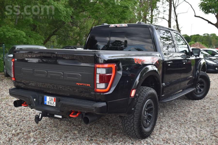 Black Ford F-150 2023 in Kuldiga, with an engine capacity of 3.50 L and mileage of 0 thousand km for 69550 €, photo 3 on AUTOMOTO.COM.LV