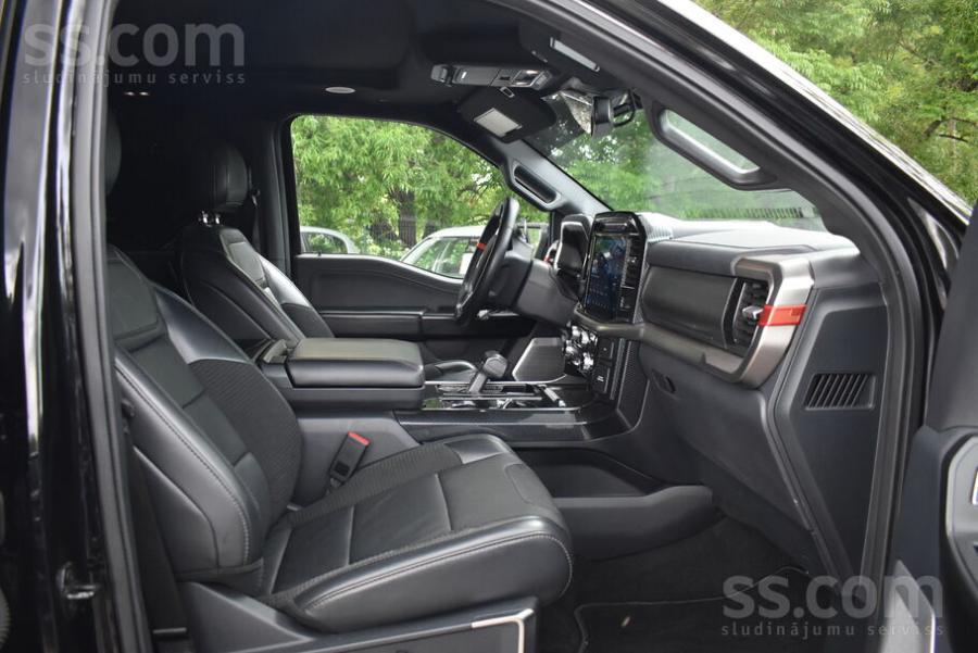 Black Ford F-150 2023 in Kuldiga, with an engine capacity of 3.50 L and mileage of 0 thousand km for 69550 €, photo 6 on AUTOMOTO.COM.LV