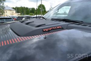 Black Ford F-150 2023 in Kuldiga, with an engine capacity of 3.50 L and mileage of 0 thousand km for 69550 €, photo 33 on AUTOMOTO.COM.LV