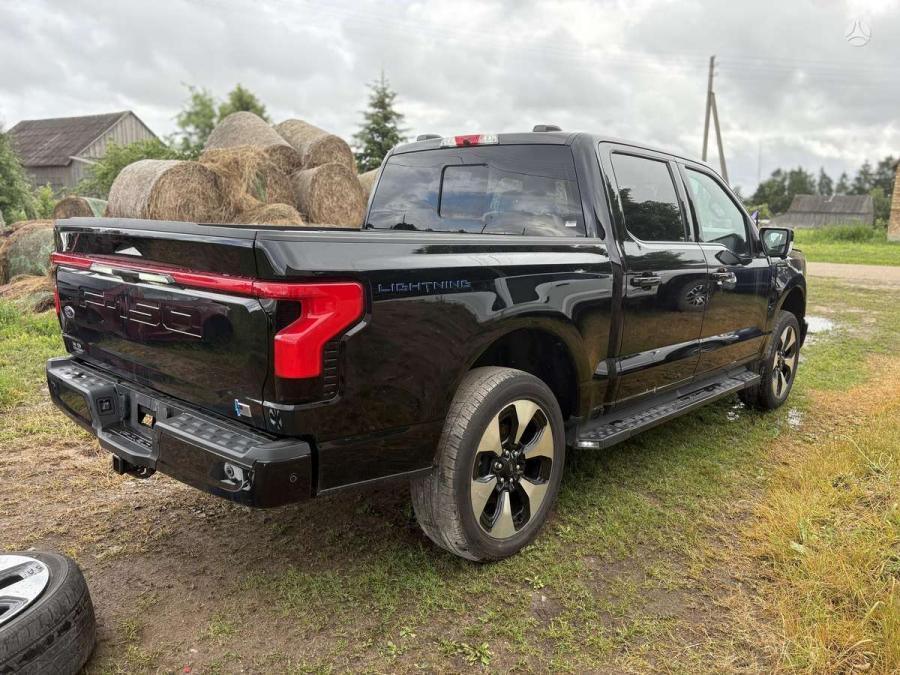 Black Ford F-150 2023 in Kaunas, with an engine capacity of 0.00 L and mileage of 41 thousand km for 41000 €, photo 4 on AUTOMOTO.COM.LV
