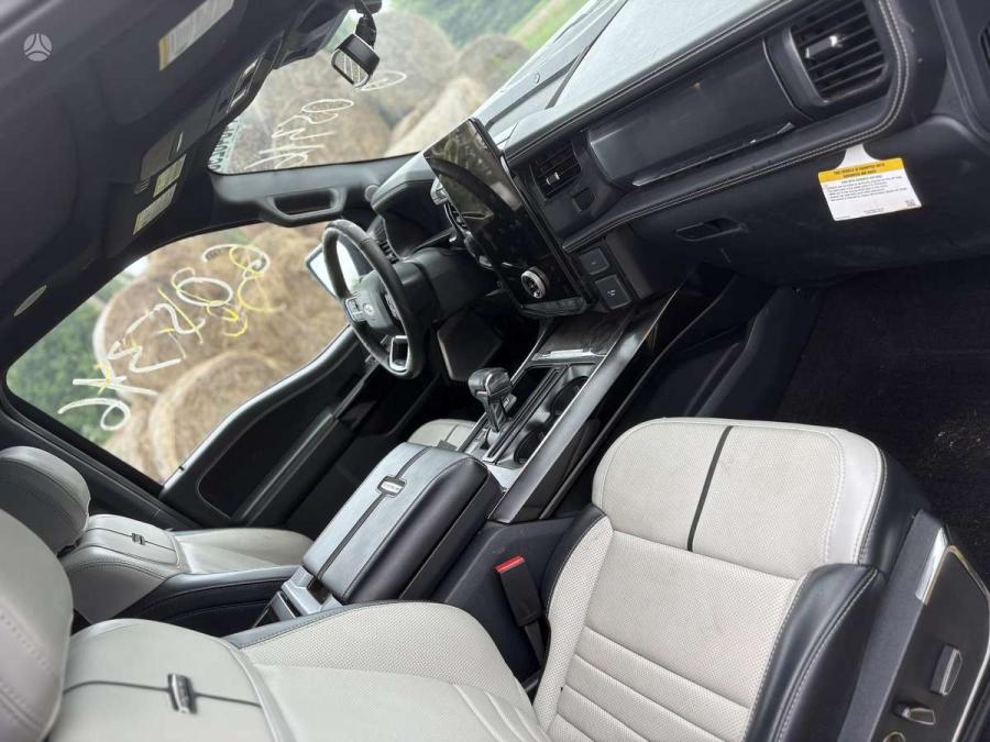 Black Ford F-150 2023 in Kaunas, with an engine capacity of 0.00 L and mileage of 41 thousand km for 41000 €, photo 6 on AUTOMOTO.COM.LV