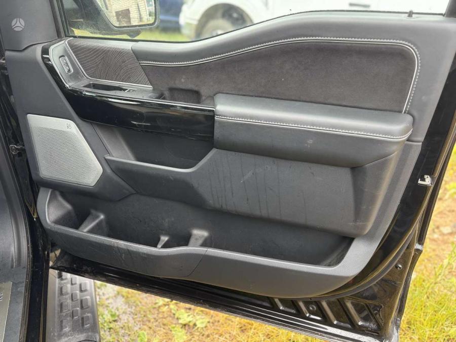 Black Ford F-150 2023 in Kaunas, with an engine capacity of 0.00 L and mileage of 41 thousand km for 41000 €, photo 8 on AUTOMOTO.COM.LV