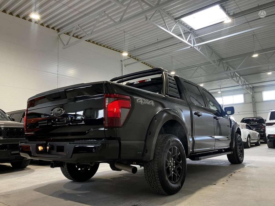 Black Ford F-150 2025 in Klaipeda, with an engine capacity of 2.70 L and mileage of 12 thousand km for 47190 €, photo 8 on AUTOMOTO.COM.LV