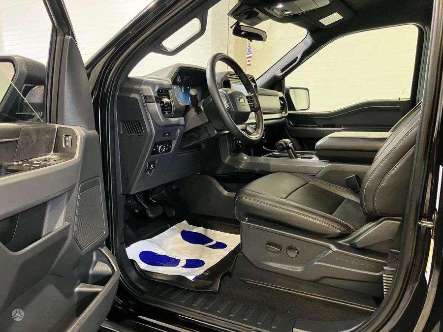 Black Ford F-150 2025 in Klaipeda, with an engine capacity of 2.70 L and mileage of 12 thousand km for 47190 €, photo 10 on AUTOMOTO.COM.LV