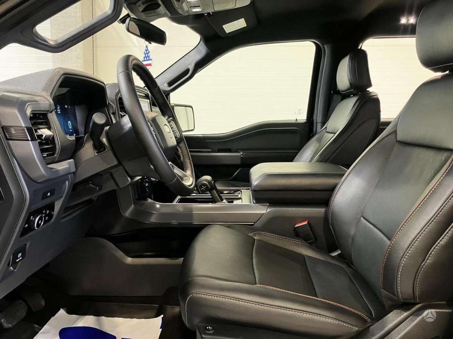 Black Ford F-150 2025 in Klaipeda, with an engine capacity of 2.70 L and mileage of 12 thousand km for 47190 €, photo 12 on AUTOMOTO.COM.LV