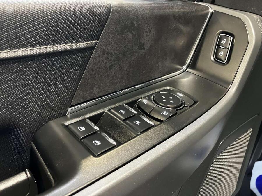 Black Ford F-150 2025 in Klaipeda, with an engine capacity of 2.70 L and mileage of 12 thousand km for 47190 €, photo 23 on AUTOMOTO.COM.LV