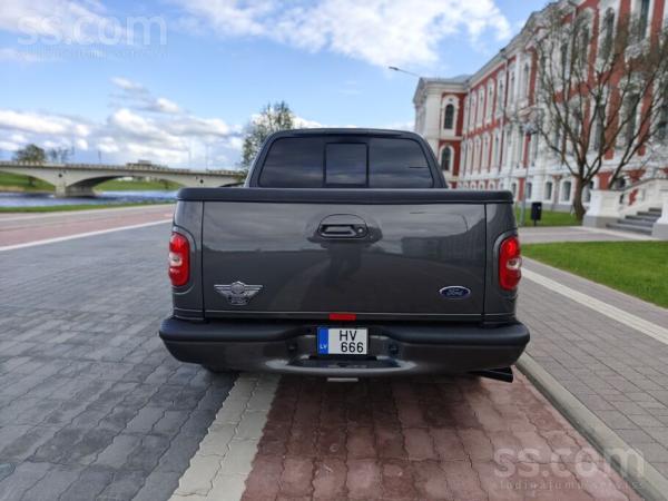 Grey Ford F-150 2002 in Riga, with an engine capacity of 5.40 L and mileage of 0 thousand km for 14300 €, photo 4 on AUTOMOTO.COM.LV