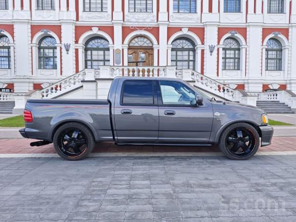 Grey Ford F-150 2002 in Riga, with an engine capacity of 5.40 L and mileage of 0 thousand km for 14300 €, photo 6 on AUTOMOTO.COM.LV