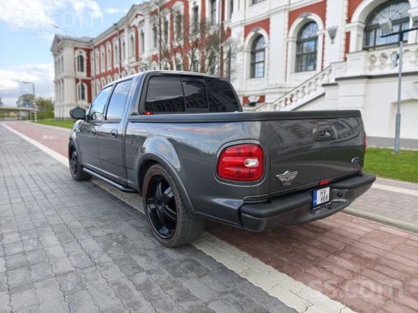 Grey Ford F-150 2002 in Riga, with an engine capacity of 5.40 L and mileage of 0 thousand km for 15300 €, photo 3 on AUTOMOTO.COM.LV