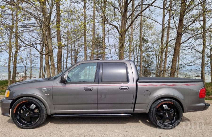 Pelēks Ford F-150 2002 Talsi, ar dzinēja tilpumu 5.40 L un nobraukumu 179 tūkst. km par 14000 €, foto 3 vietnē AUTOMOTO.COM.LV