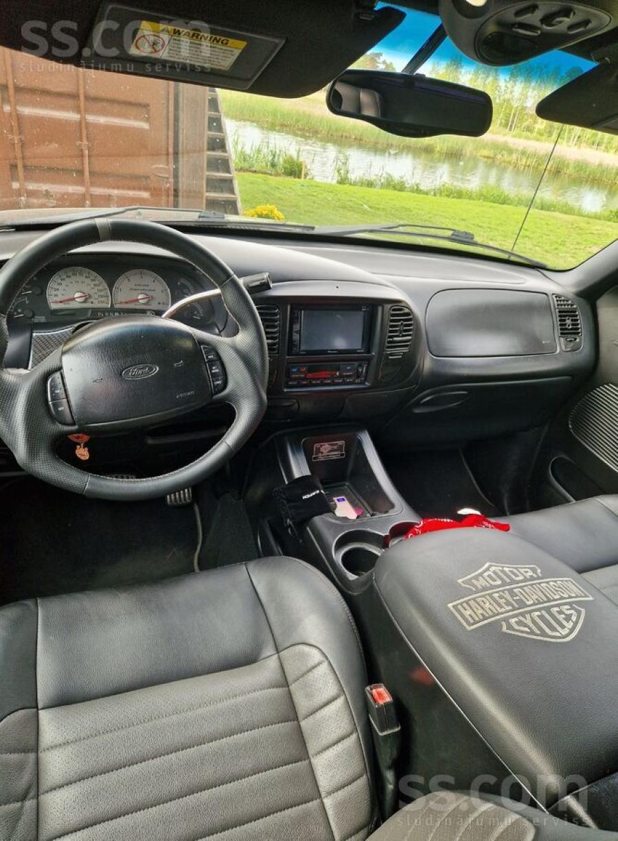 Pelēks Ford F-150 2002 Talsi, ar dzinēja tilpumu 5.40 L un nobraukumu 179 tūkst. km par 14000 €, foto 10 vietnē AUTOMOTO.COM.LV