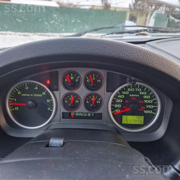 Pelēks Ford F-150 2004 Daugavpils, ar dzinēja tilpumu 5.40 L un nobraukumu 93 tūkst. km par 10990 €, foto 10 vietnē AUTOMOTO.COM.LV