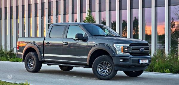 Pelēks Ford F-150 2018 Viļņa, ar dzinēja tilpumu 4.95 L un nobraukumu 171 tūkst. km par 33900 €, foto 2 vietnē AUTOMOTO.COM.LV