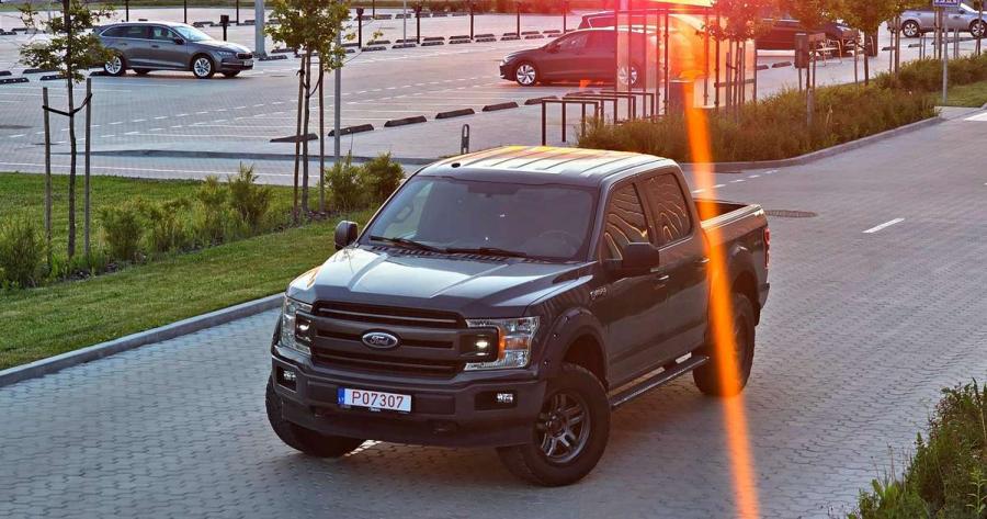Pelēks Ford F-150 2018 Viļņa, ar dzinēja tilpumu 4.95 L un nobraukumu 171 tūkst. km par 33900 €, foto 11 vietnē AUTOMOTO.COM.LV