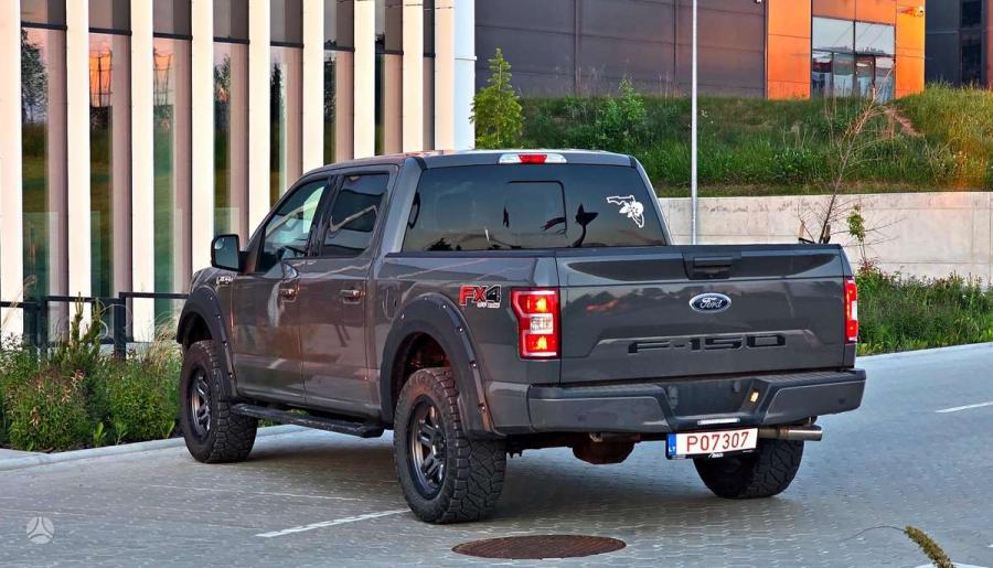 Pelēks Ford F-150 2018 Viļņa, ar dzinēja tilpumu 4.95 L un nobraukumu 171 tūkst. km par 33900 €, foto 16 vietnē AUTOMOTO.COM.LV