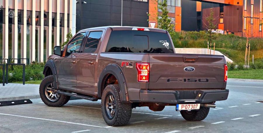 Pelēks Ford F-150 2018 Viļņa, ar dzinēja tilpumu 4.95 L un nobraukumu 171 tūkst. km par 33900 €, foto 17 vietnē AUTOMOTO.COM.LV