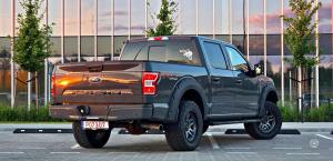 Pelēks Ford F-150 2018 Viļņa, ar dzinēja tilpumu 4.95 L un nobraukumu 171 tūkst. km par 33900 €, foto 18 vietnē AUTOMOTO.COM.LV