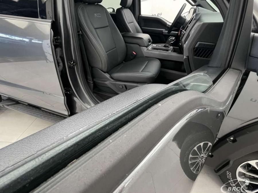 Grey Ford F-150 2019 in Vilnius, with an engine capacity of 4.95 L and mileage of 39 thousand km for 31500 €, photo 10 on AUTOMOTO.COM.LV