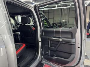 Grey Ford F-150 2020 in Vilnius, with an engine capacity of 3.49 L and mileage of 100 thousand km for 48500 €, photo 16 on AUTOMOTO.COM.LV