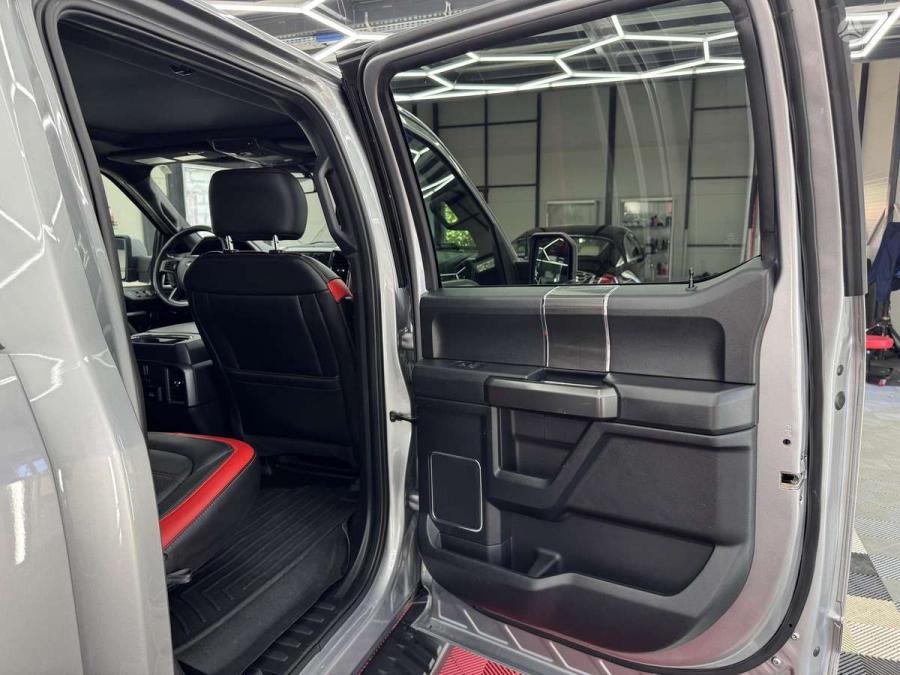 Grey Ford F-150 2020 in Vilnius, with an engine capacity of 3.49 L and mileage of 100 thousand km for 48500 €, photo 16 on AUTOMOTO.COM.LV