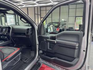 Grey Ford F-150 2020 in Vilnius, with an engine capacity of 3.49 L and mileage of 100 thousand km for 48500 €, photo 17 on AUTOMOTO.COM.LV