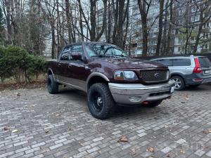 Red Ford F-150 2002 in Riga, with an engine capacity of 5.40 L and mileage of 190 thousand km for 10000 €, photo 4 on AUTOMOTO.COM.LV
