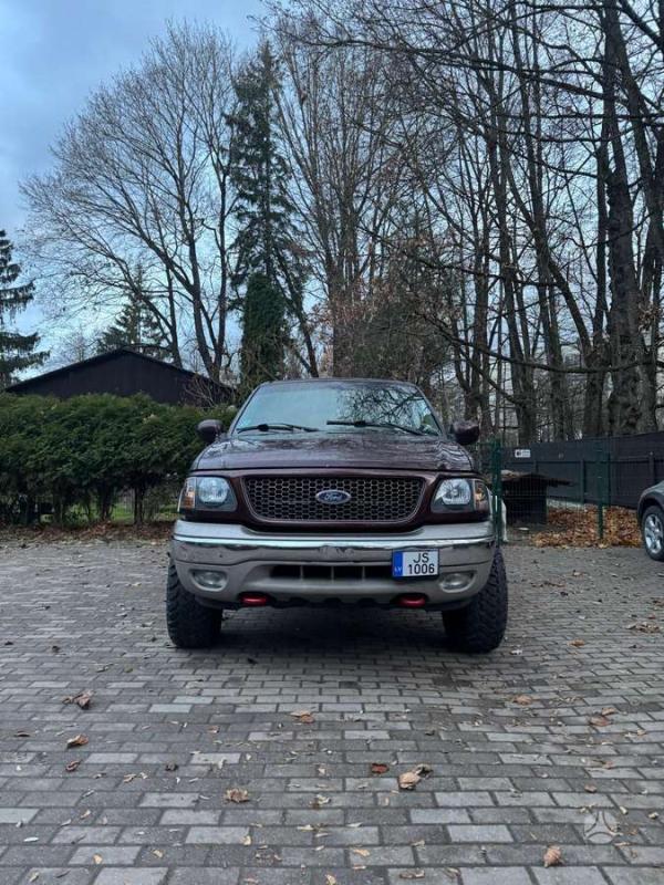 Red Ford F-150 2002 in Riga, with an engine capacity of 5.41 L and mileage of 190 thousand km for 10000 €, photo 1 on AUTOMOTO.COM.LV