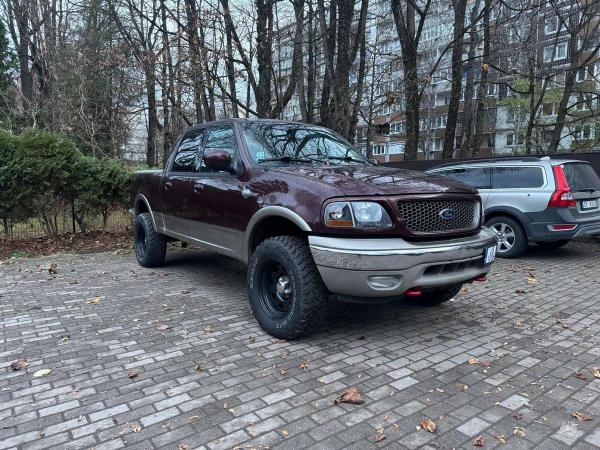 Red Ford F-150 2002 in Riga, with an engine capacity of 5.41 L and mileage of 190 thousand km for 10000 €, photo 2 on AUTOMOTO.COM.LV