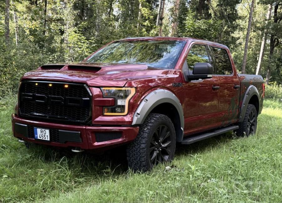 Red Ford F-150 2015 in Jelgava, with an engine capacity of 5.00 L and mileage of 281 thousand km for 29900 €, photo 1 on AUTOMOTO.COM.LV