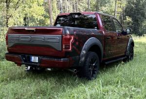 Red Ford F-150 2015 in Jelgava, with an engine capacity of 5.00 L and mileage of 281 thousand km for 29900 €, photo 3 on AUTOMOTO.COM.LV