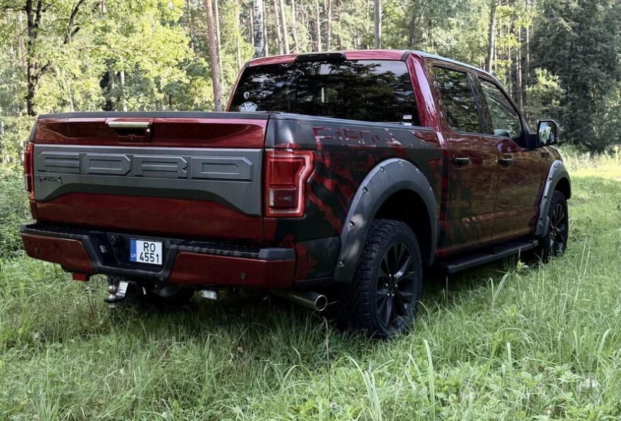 Red Ford F-150 2015 in Jelgava, with an engine capacity of 5.00 L and mileage of 281 thousand km for 29900 €, photo 3 on AUTOMOTO.COM.LV