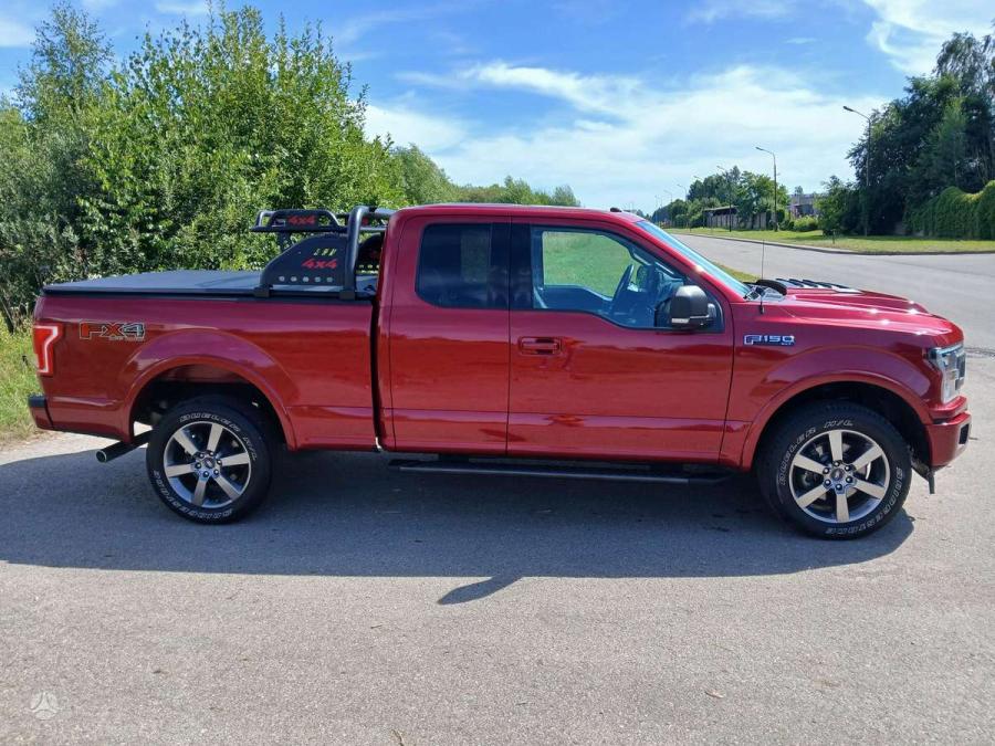 Red Ford F-150 2017 in Alytus, with an engine capacity of 4.95 L and mileage of 43 thousand km for 31000 €, photo 7 on AUTOMOTO.COM.LV