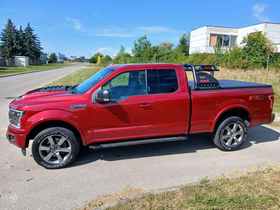 Red Ford F-150 2017 in Alytus, with an engine capacity of 4.95 L and mileage of 43 thousand km for 31000 €, photo 13 on AUTOMOTO.COM.LV