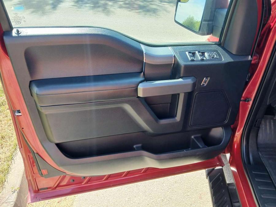 Red Ford F-150 2017 in Alytus, with an engine capacity of 4.95 L and mileage of 43 thousand km for 31000 €, photo 21 on AUTOMOTO.COM.LV