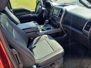 Red Ford F-150 2017 in Alytus, with an engine capacity of 4.95 L and mileage of 43 thousand km for 31000 €, photo 22 on AUTOMOTO.COM.LV