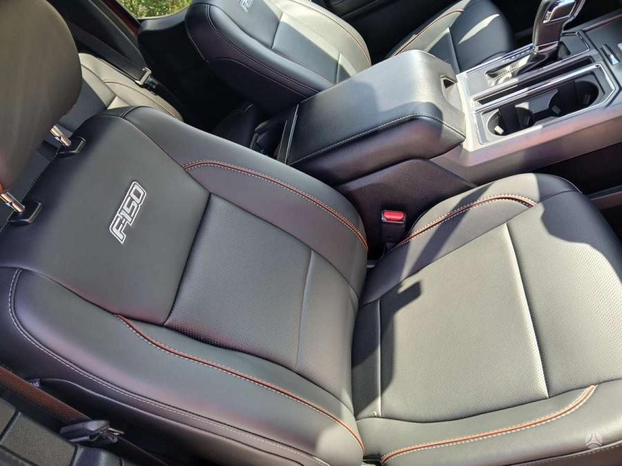 Red Ford F-150 2017 in Alytus, with an engine capacity of 4.95 L and mileage of 43 thousand km for 31000 €, photo 23 on AUTOMOTO.COM.LV