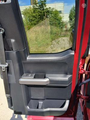 Red Ford F-150 2017 in Alytus, with an engine capacity of 4.95 L and mileage of 43 thousand km for 31000 €, photo 27 on AUTOMOTO.COM.LV