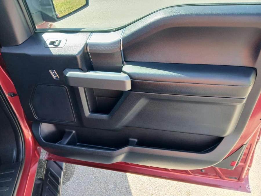 Red Ford F-150 2017 in Alytus, with an engine capacity of 4.95 L and mileage of 43 thousand km for 31000 €, photo 28 on AUTOMOTO.COM.LV